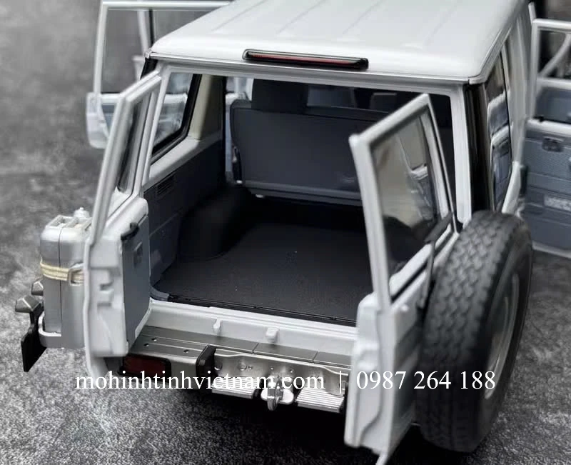 MÔ HÌNH Ô TÔ TOYOTA LAND CRUISER LC76 (TRẮNG) 1:18 ALMOST REAL